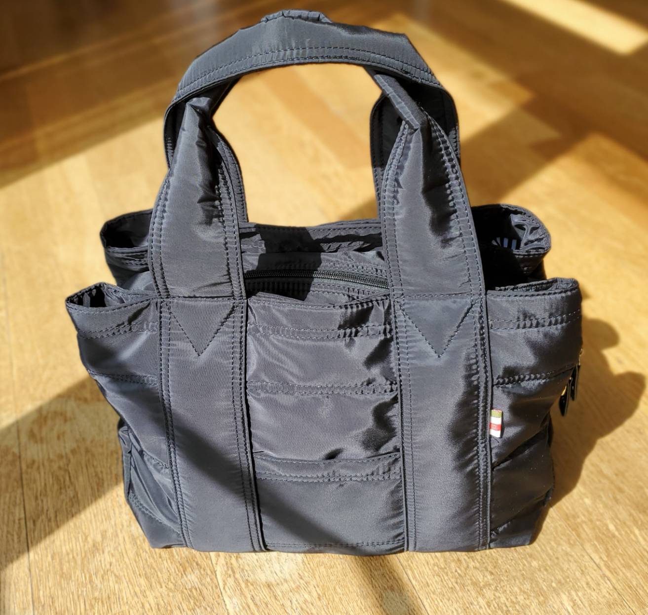 荷物が多い人に試してほしい！軽いのに大量に入るおしゃれなバッグ | amivlog